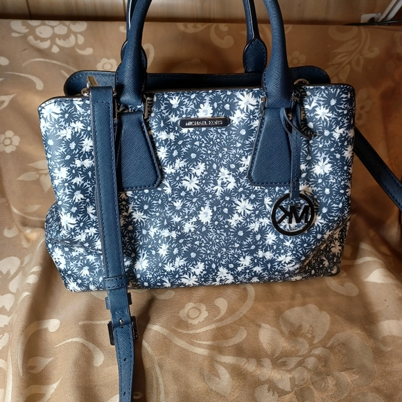 Michael Kors | Bags | Michael Kors Camille Bag Blue Print Exterior ...